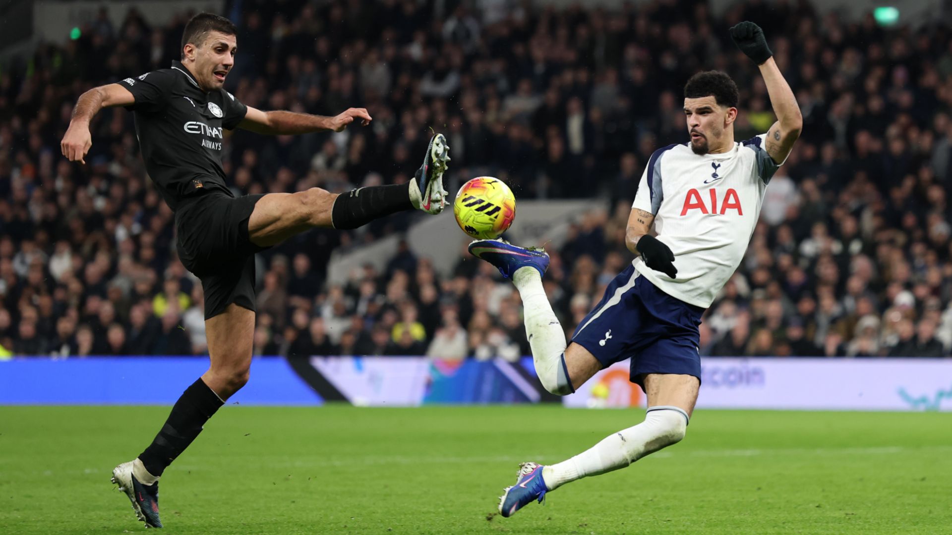 VIDEO: Dominic Solanke scores OUTRAGEOUS scorpion kick to stun Man City as Tottenham come back ...